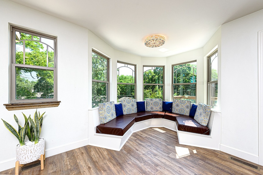 Castle By The Square - 5 Minute Walk To Downtown Bentonville! - Arkansas