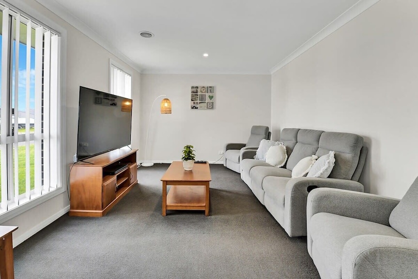 Emmaville - Modern, Convenient & Pets Allowed - Orange