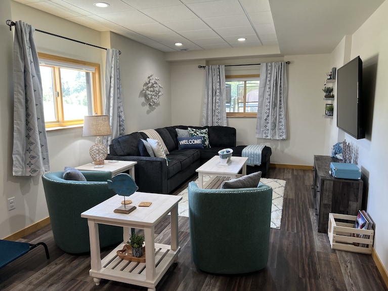 On The Chain, Near Downtown, Close To Trails, Private Dock, Dog-approved! - Wisconsin