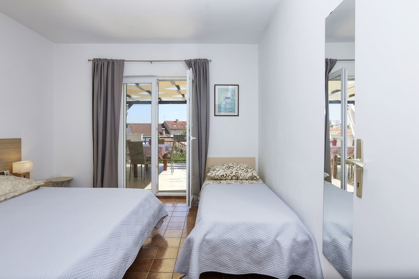 Eenkamerappartement Met Een Terras Jezera, Murter (A-19056-b) - Tisno