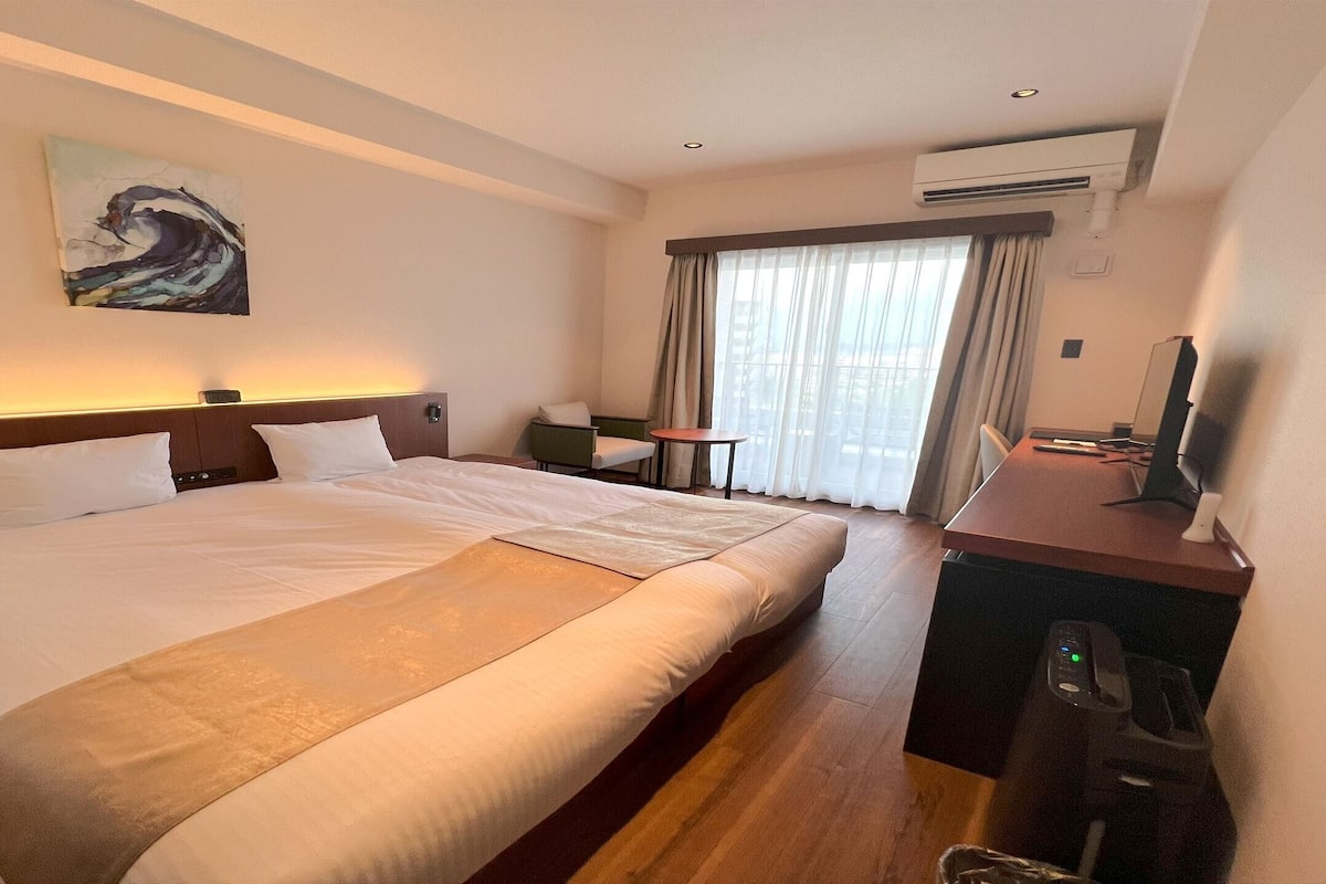 Quarto duplo, para não fumantes, vista para a cidade (Hollywood) | Escrivaninha, espaço de trabalho para notebook, Wi-Fi de cortesia