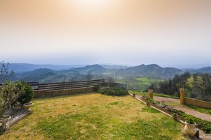 Casa Familiar, vários quartos, junto à montanha (The House Olympia) | Terrenos do alojamento
