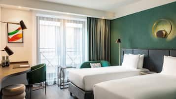 Quarto luxo, 2 camas de solteiro, para não fumantes | Cofres nos quartos, escrivaninha, espaço de trabalho para notebook