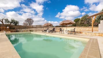 Piscina externa sazonal