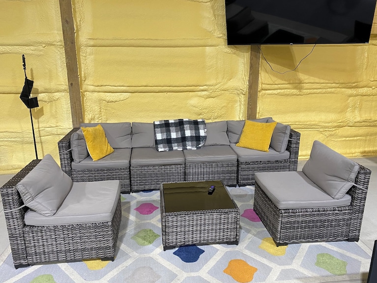 Private Suite On Eastern Kentucky Farm With Indoor Pickleball Court - Kentucky