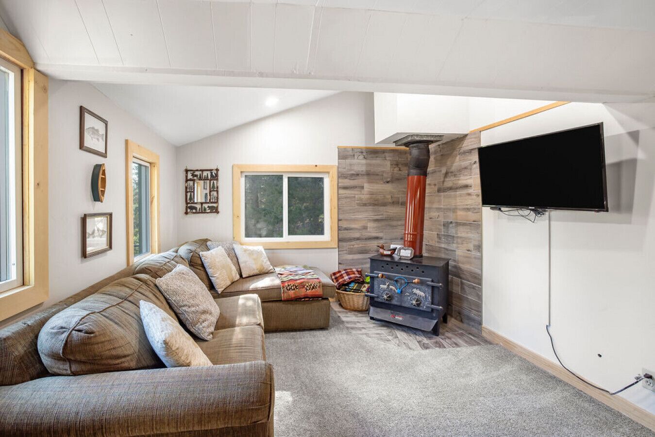 Short Drive To West Yellowstone! Wooded Yard! Beautiful Views And Nearby Recreation! - Island Park, ID