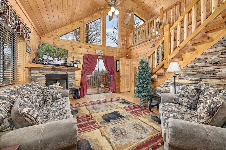 Stunning Log Cabin | Hot Tub | Fire Pit | Game Room - Pigeon Forge, TN