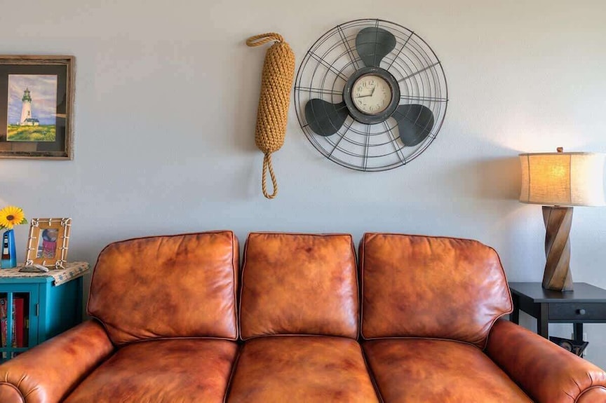 Luxury Top Floor Beachfront Super Condo -Sleeps 8! - Lincoln City, OR