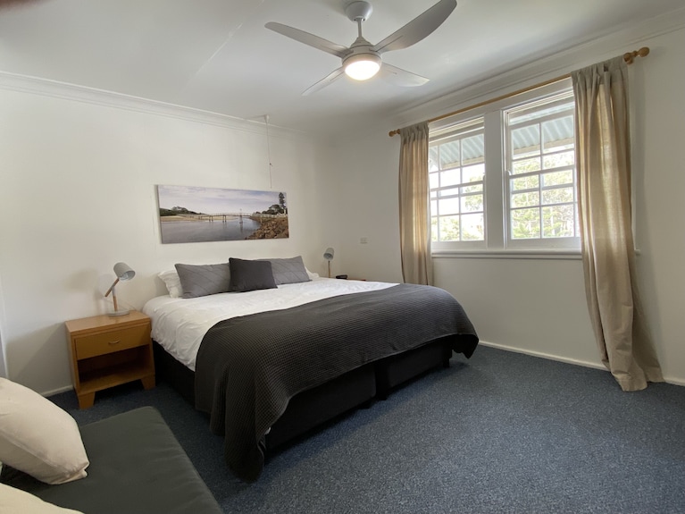 Relax & Unwind In This Super Spacious Holiday Home - Kempsey