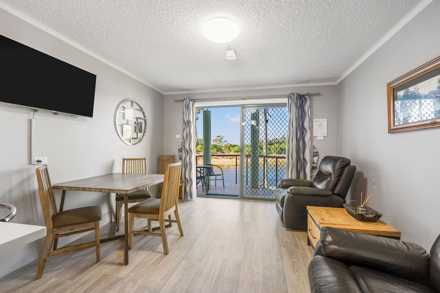 Stylishly Decorated With Killick Creek Water Frontage - Crescent Head