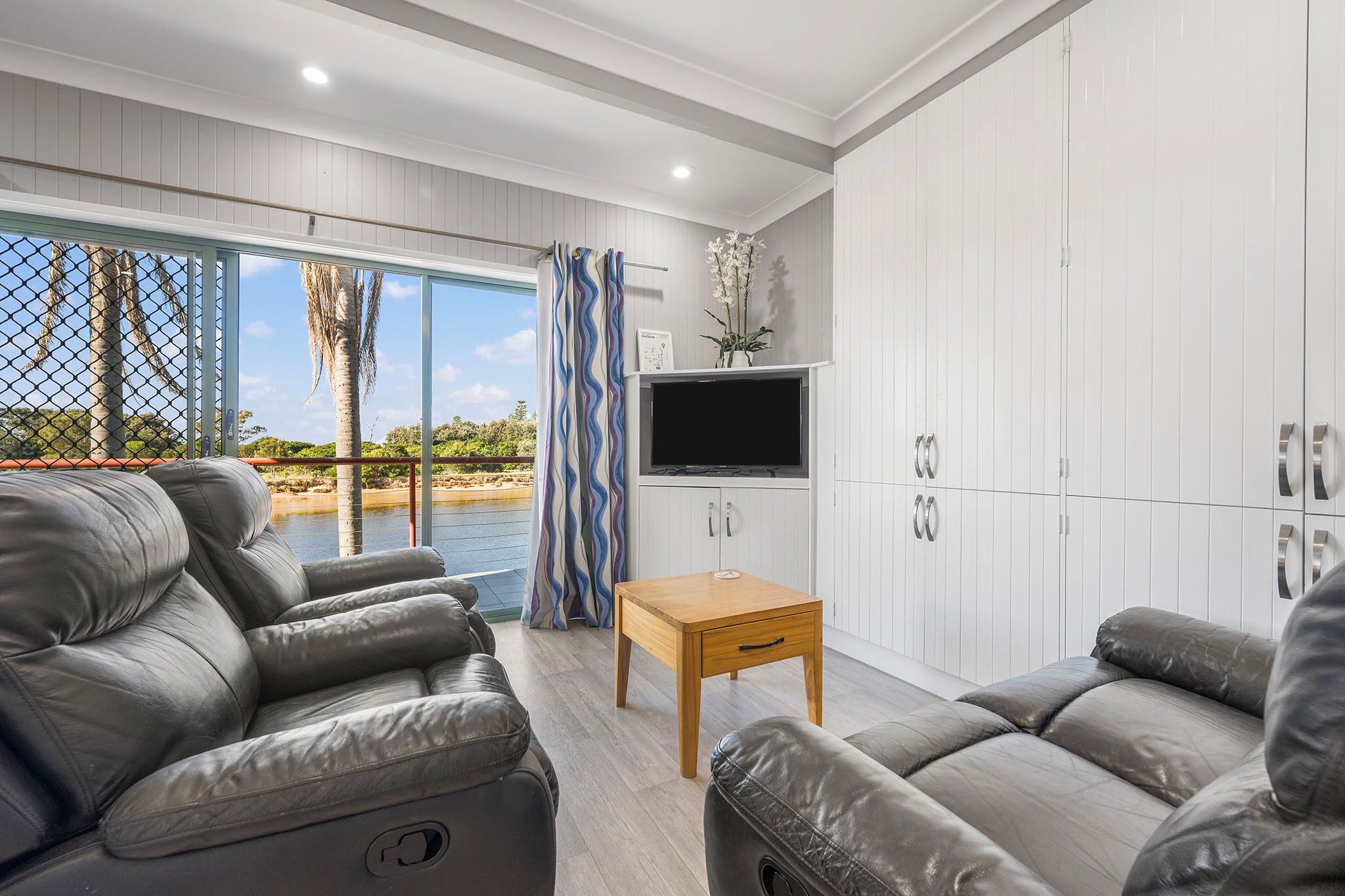 Spacious & Tranquil Waterfront Relaxation - Crescent Head