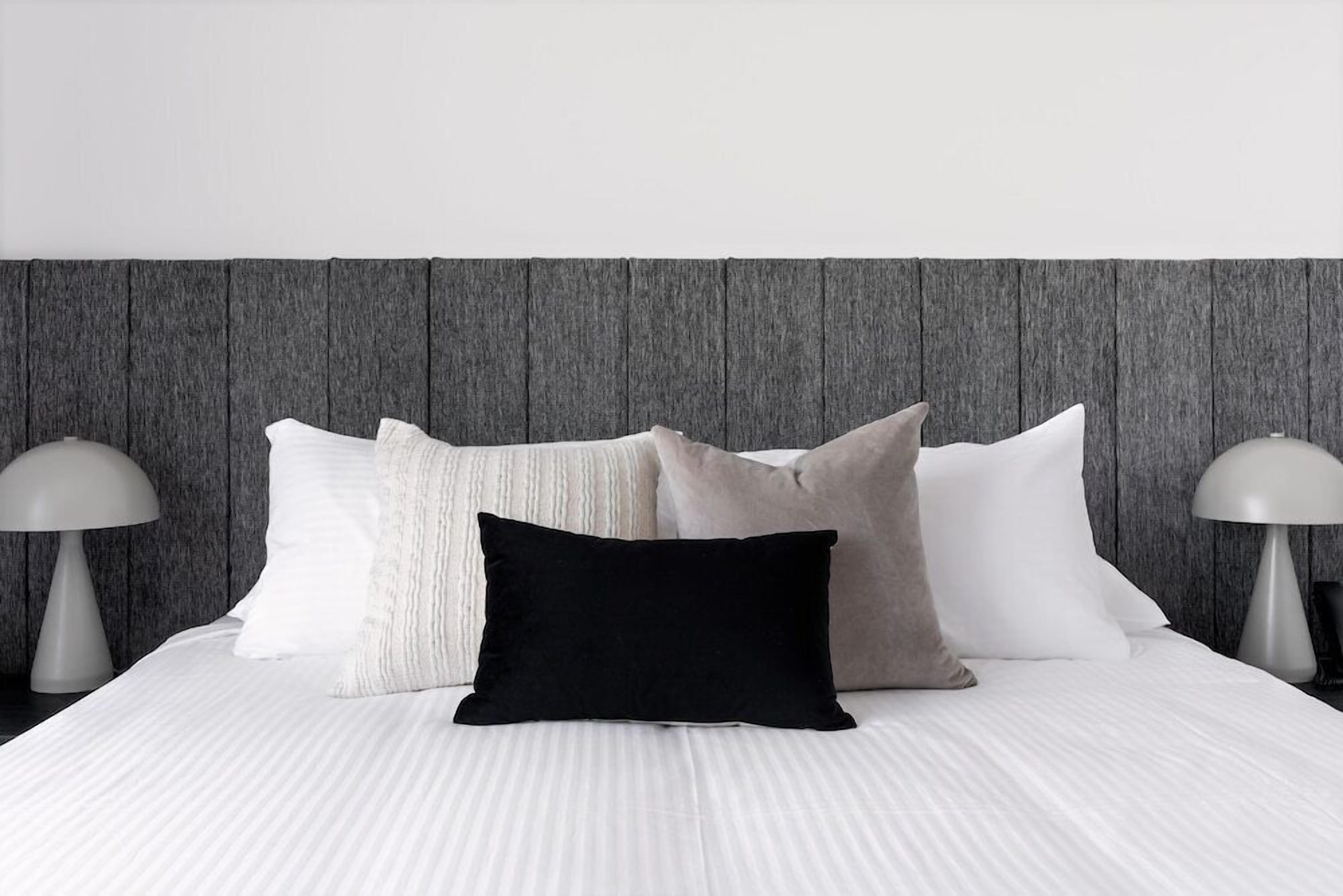 Camas de colchão pillowtop, quartos insonorizados 