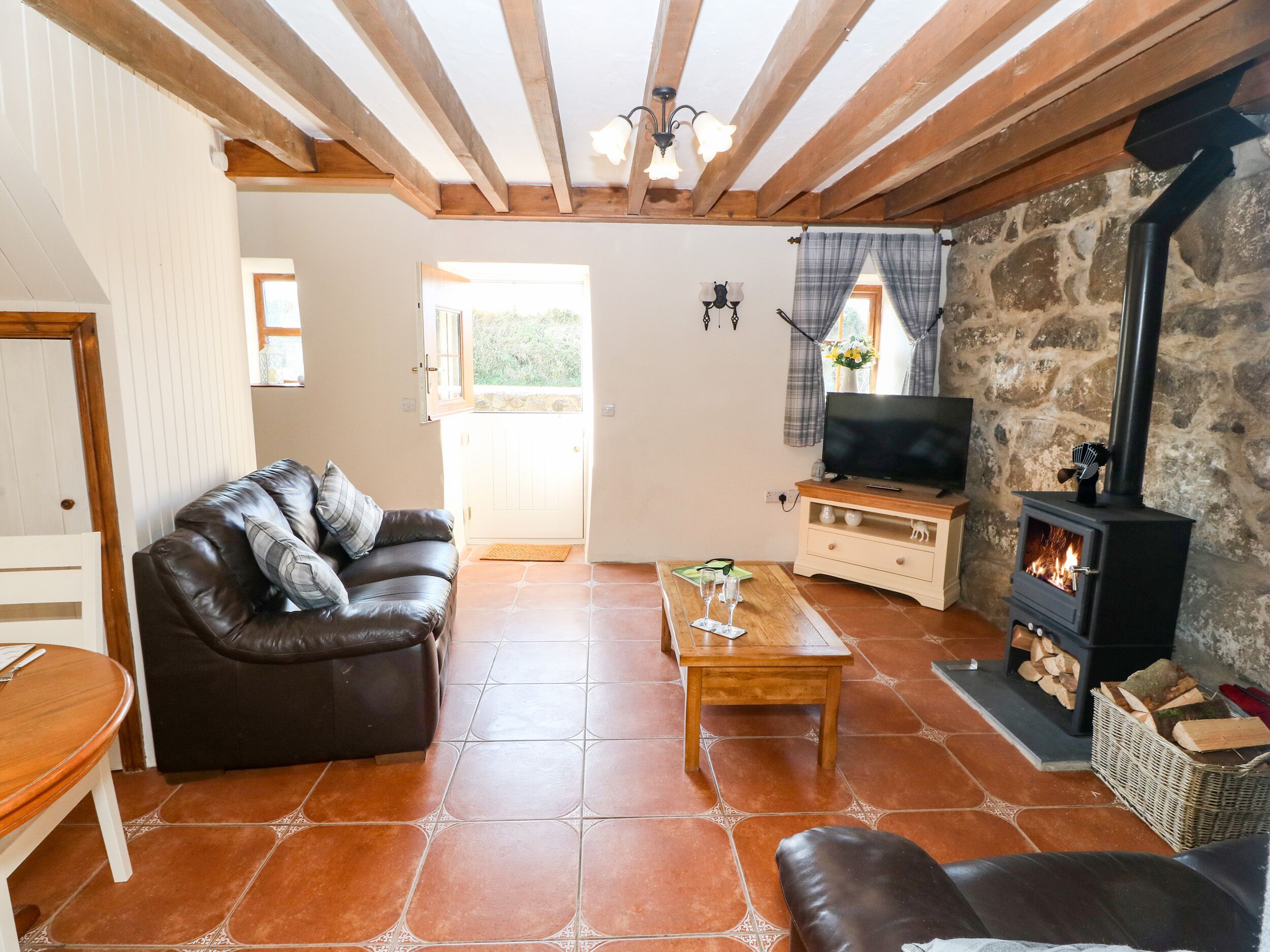 Bwthyn Siop Pencaerau, Family Friendly, With Hot Tub In Aberdaron - Aberdaron