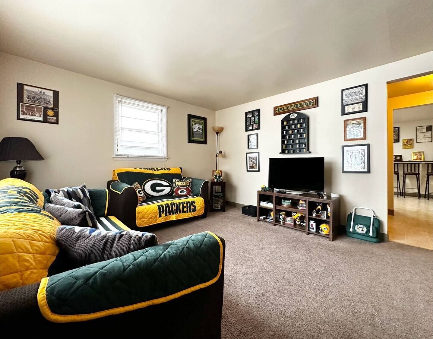 Only 2 Blocks From Lambeau Field And The Titletown District. - Green Bay, WI