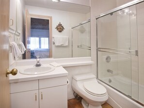 Apartamento em Condomínio Fechado (Vail Village Inn) | Casa de banho
