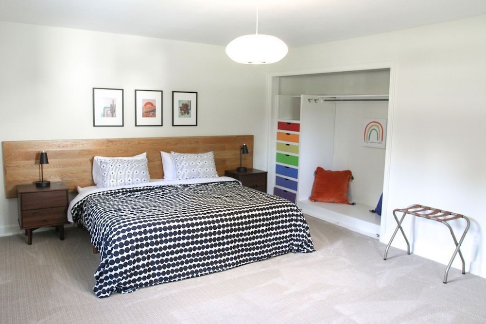 The Rambler: Unique Mid Mod Stay W/ Nature View - Ashland, OH