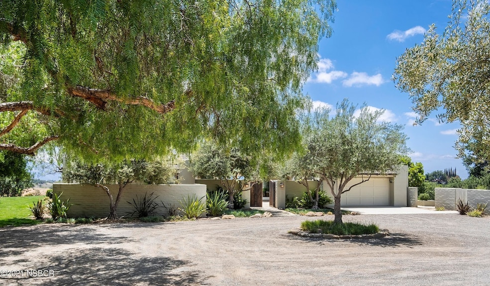 Luxury Ranch Home With Private Pool On 18 Acres. - Los Olivos, CA