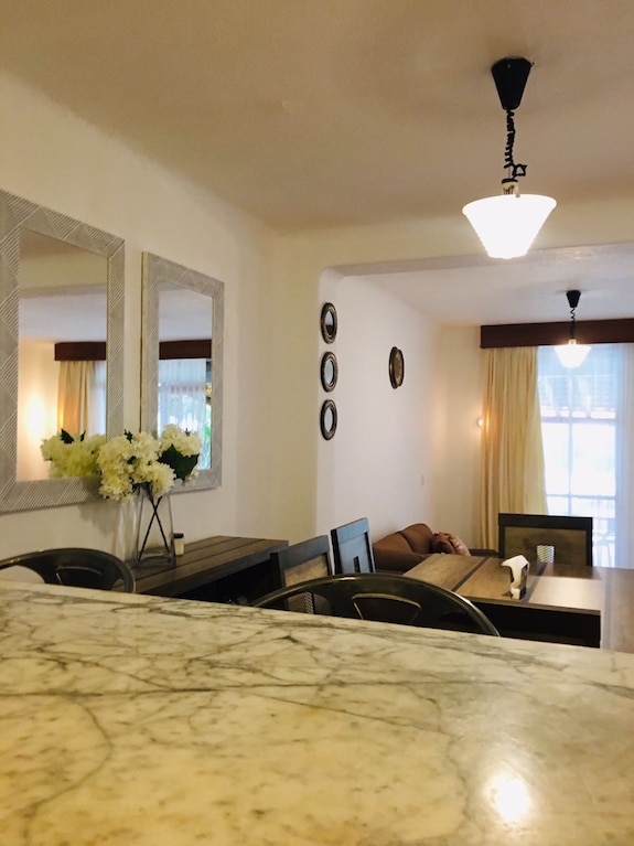 House Buganvilias In Hotel Zone Cancún, With Pool - Cancún