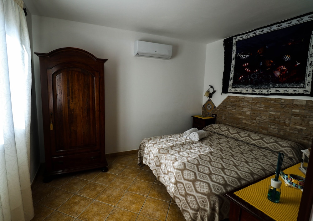 Tastefully Furnished House With Garden And A Few Steps From The Sea. - Lampedusa