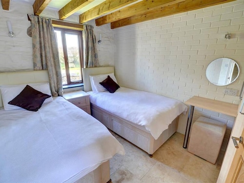 2 Bed In Haverfordwest (Oc-wav419) - Haverfordwest