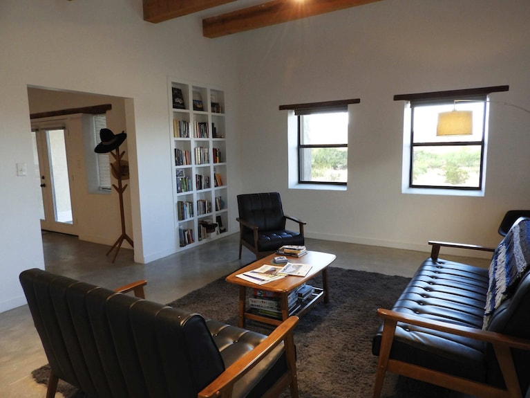 Desert Sky Hideaway: Modern Home Near The Terlingua Ghost Town. 3 Bedrooms. 2 Ba - ターリングア, TX