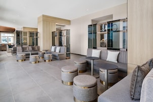 Este bar no terraço do hotel