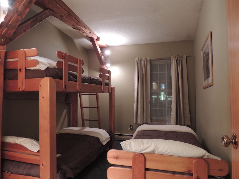 Best Location! Renovated Center Village Okemo 2 Br - Free Shuttle Outside Door! - Ludlow, VT