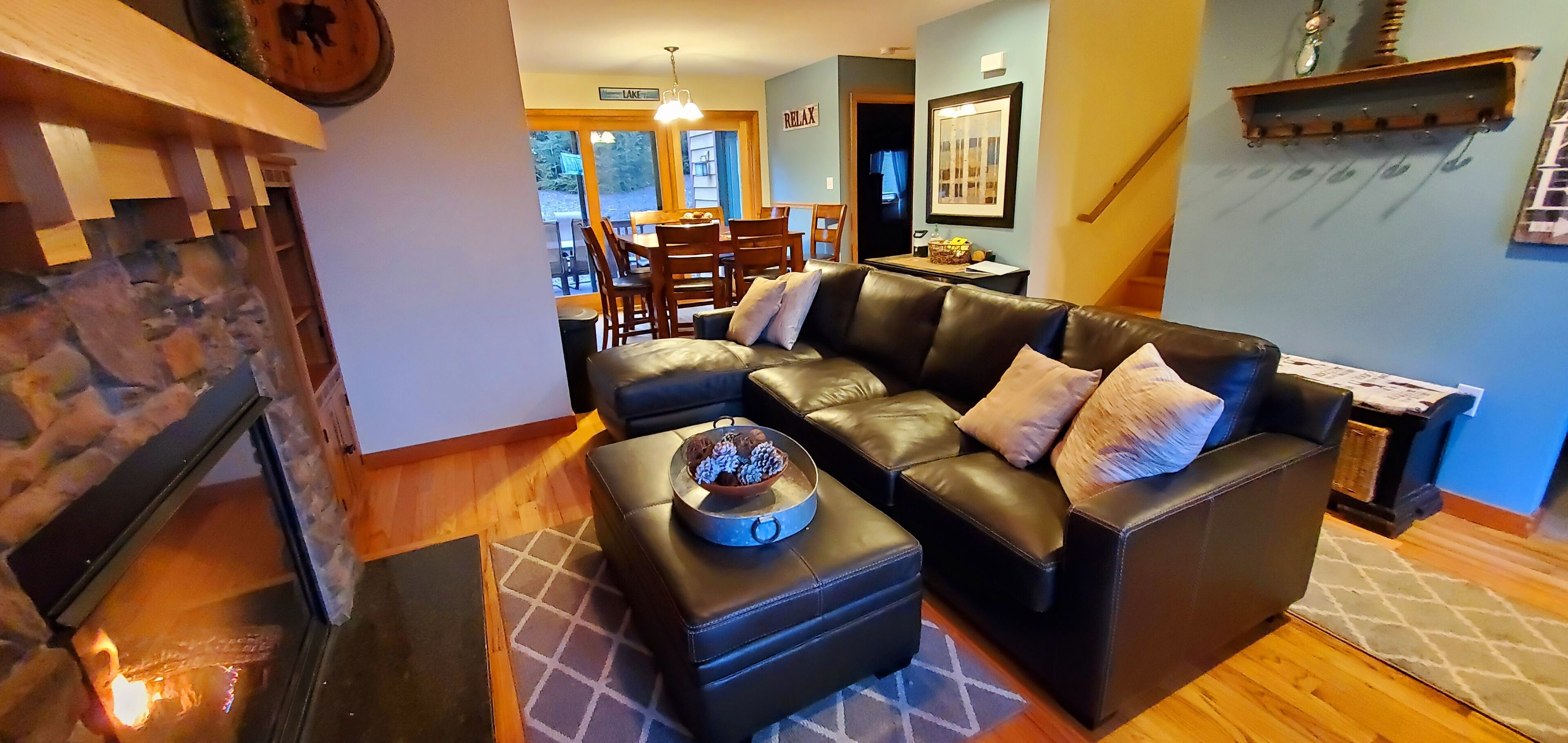 Rock's Ridge: Stunning Poconos Townhouse With Hot Tub, Fire Pit & Skiing Nearby! - Lake Harmony, PA