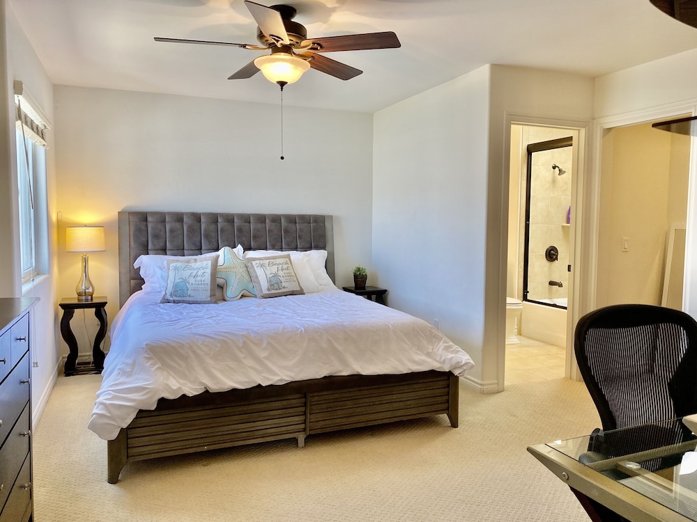 Bayview Beach Condo With Rooftop Patio-3bed/3bath With Ac And Garage Parking - San Diego, CA