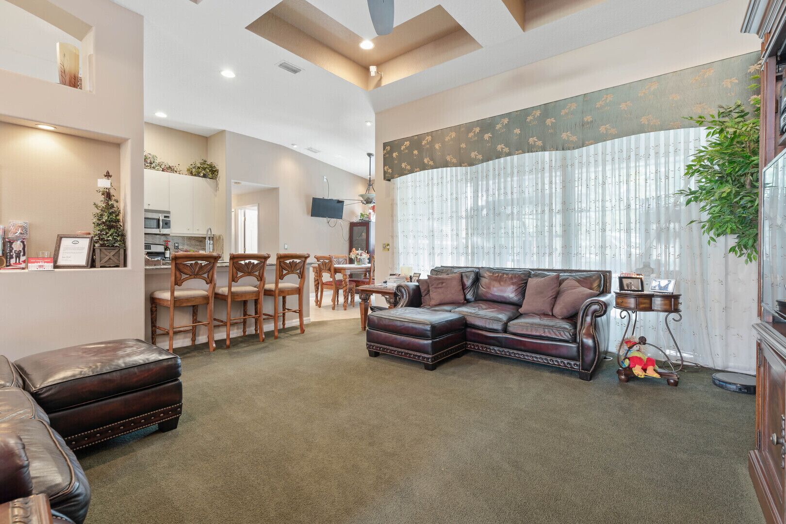 Beautiful Spacious Palm Coast Home, Gated, With Pool, Pool Heater And Hot Tub. - Palm Coast, FL