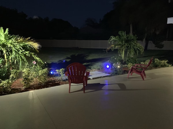 Modern Guest House On Private Acre In The Heart Of The City - Vero Beach