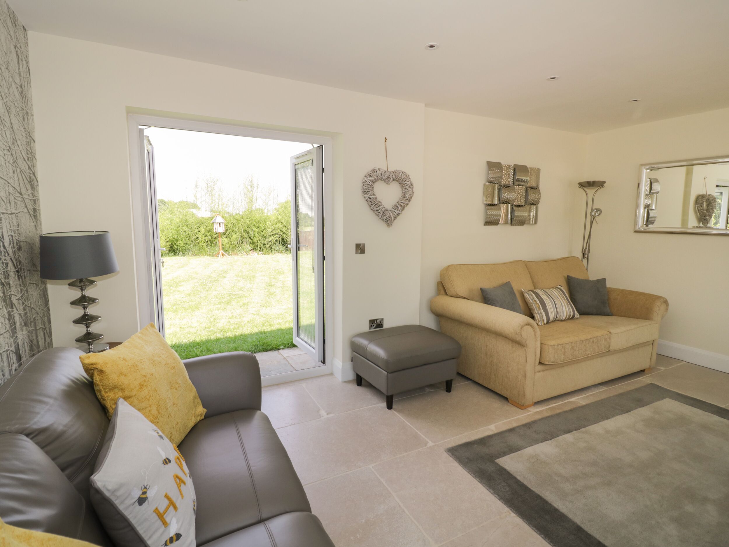 Garden Cottage, Romantic, With A Garden In Upton Upon Severn - Tewkesbury