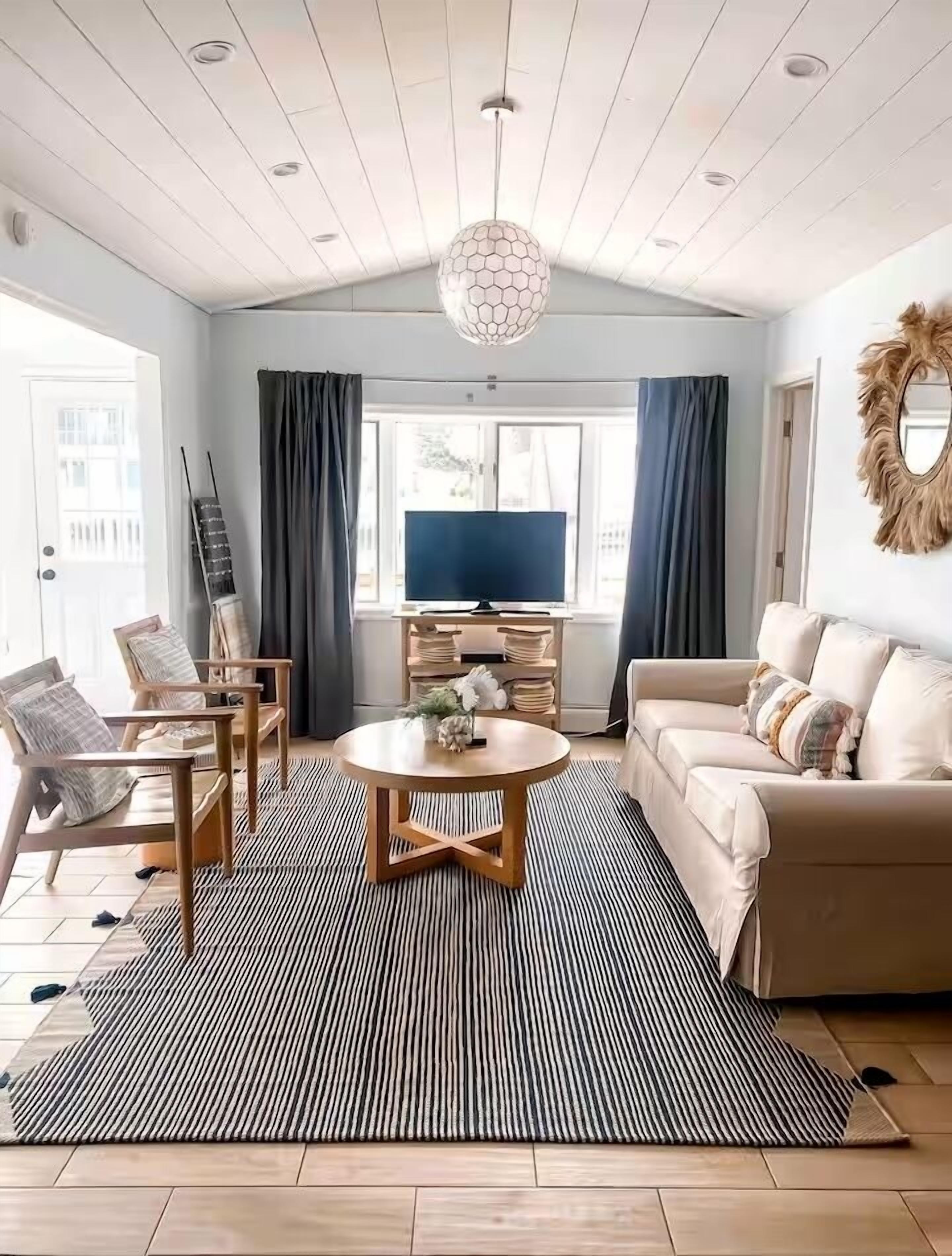 Three Bedroom Waterfront Oasis In Mystic Island! Bring Your Boat! - Beach Haven, NJ