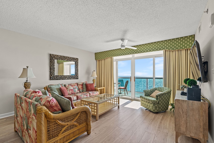 Crescent Keyes 807-1br/1ba Oceanfront Condo In Crescent Beach - North Myrtle Beach, SC