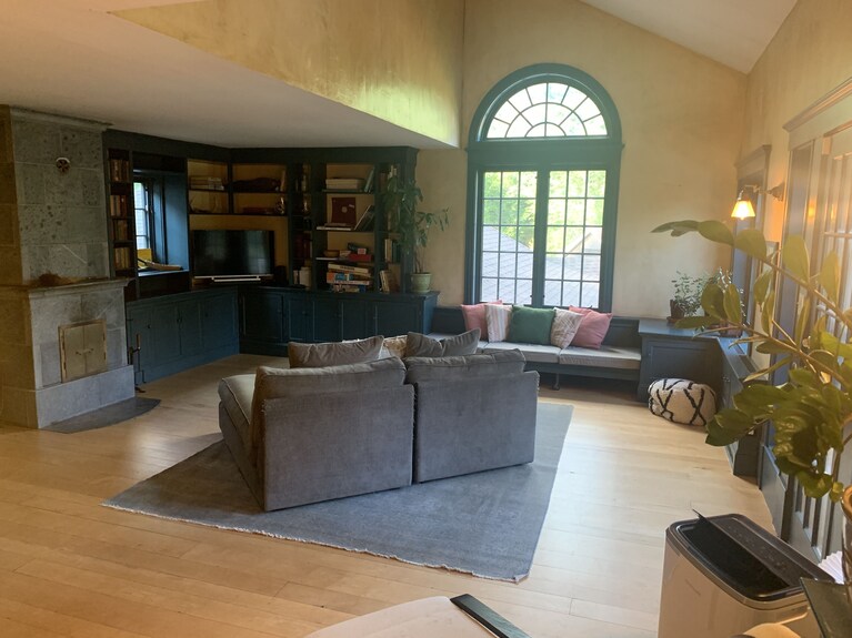 Buckland House - A World Apart - 그린필드