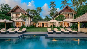 Villa, 5 quartos (Seseh Beach Villa I) | Cofre no quarto, com decoração personalizada