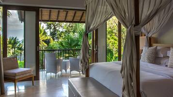 Villa, 6 quartos (Seseh Beach Villa II) | Cofre no quarto, com decoração personalizada