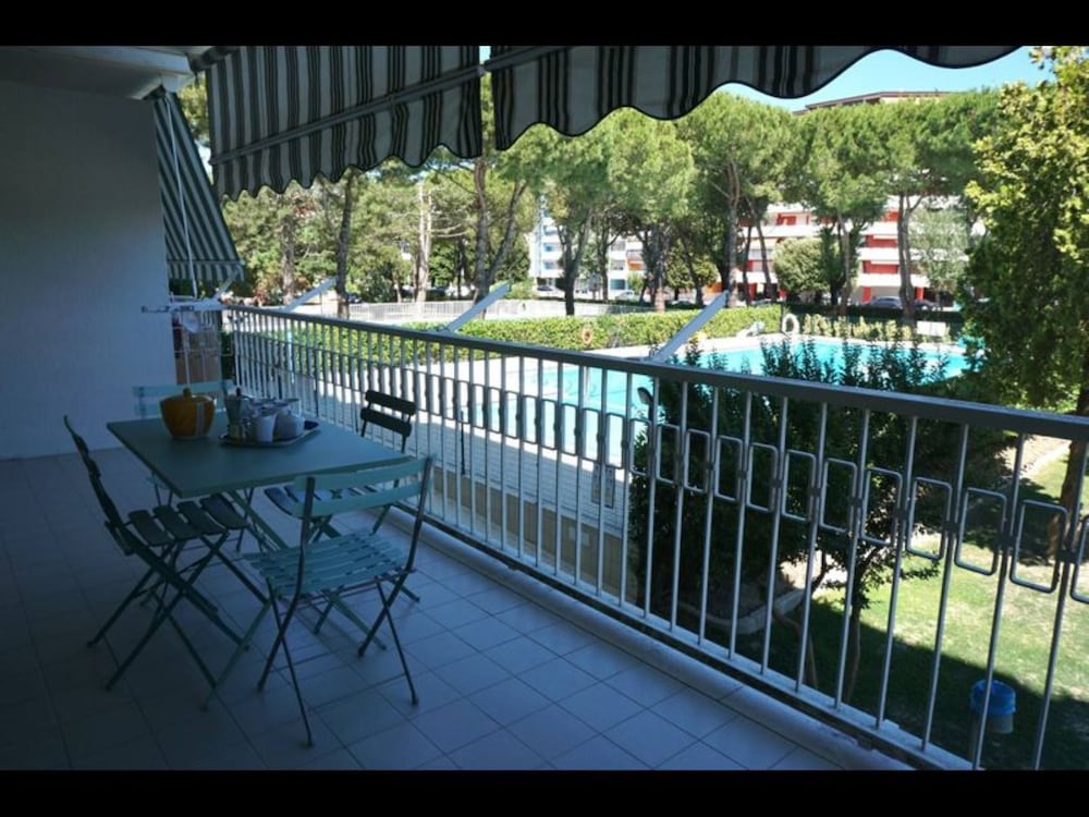 Welcoming Flat With Charming Pool View Terrace - Caorle