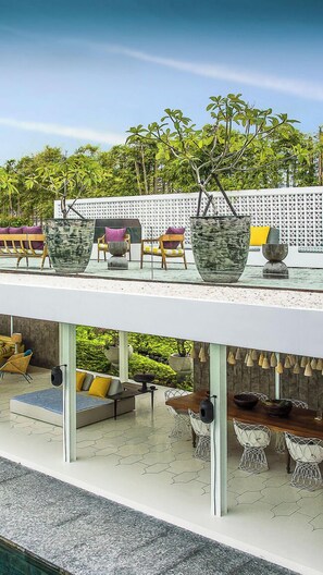 Vila (1880) | 5 quartos, cofres nos quartos, individualmente decorados