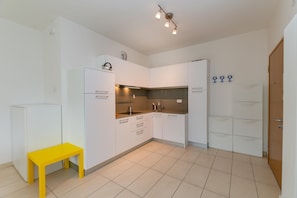 Apartamento família, 2 quartos (Torbole Relax, Pool & Balcony) | Cozinha privada | Geladeira, cooktop, lava-louças, chaleira elétrica