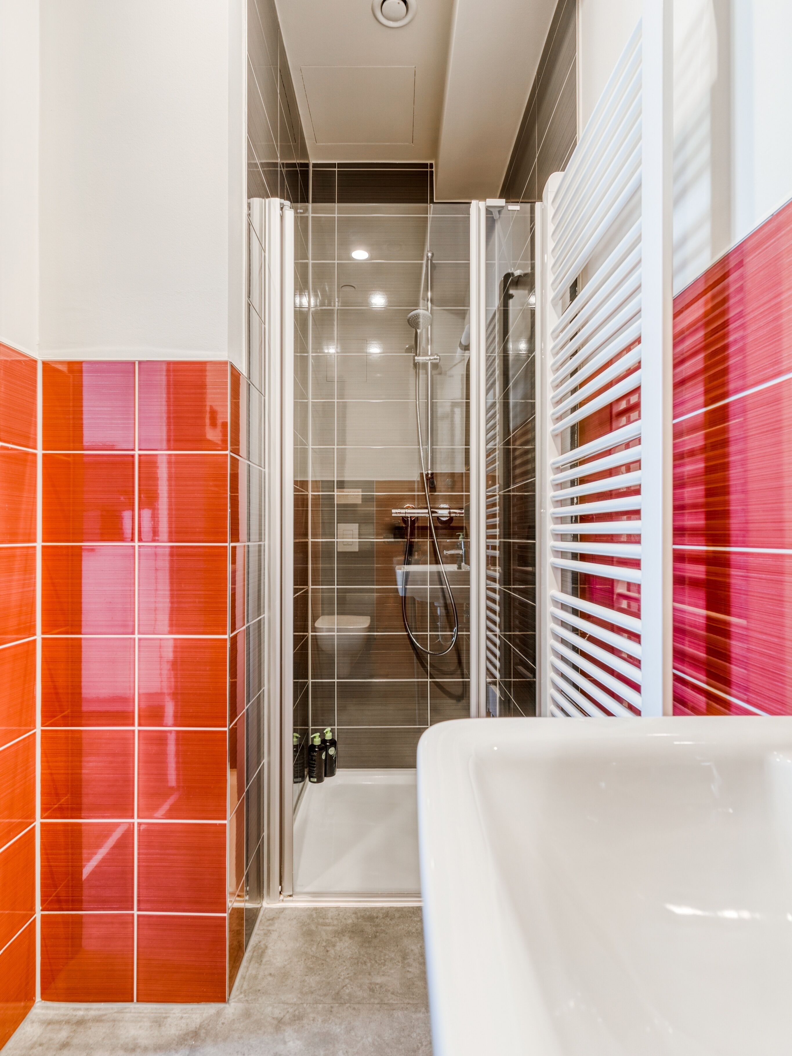 Single Suite | Casa de banho | Um polibã, artigos de higiene ecológicos, toalhas fornecidas 