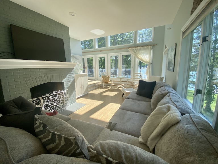 Amazing Lakefront Property - Middletown, CT