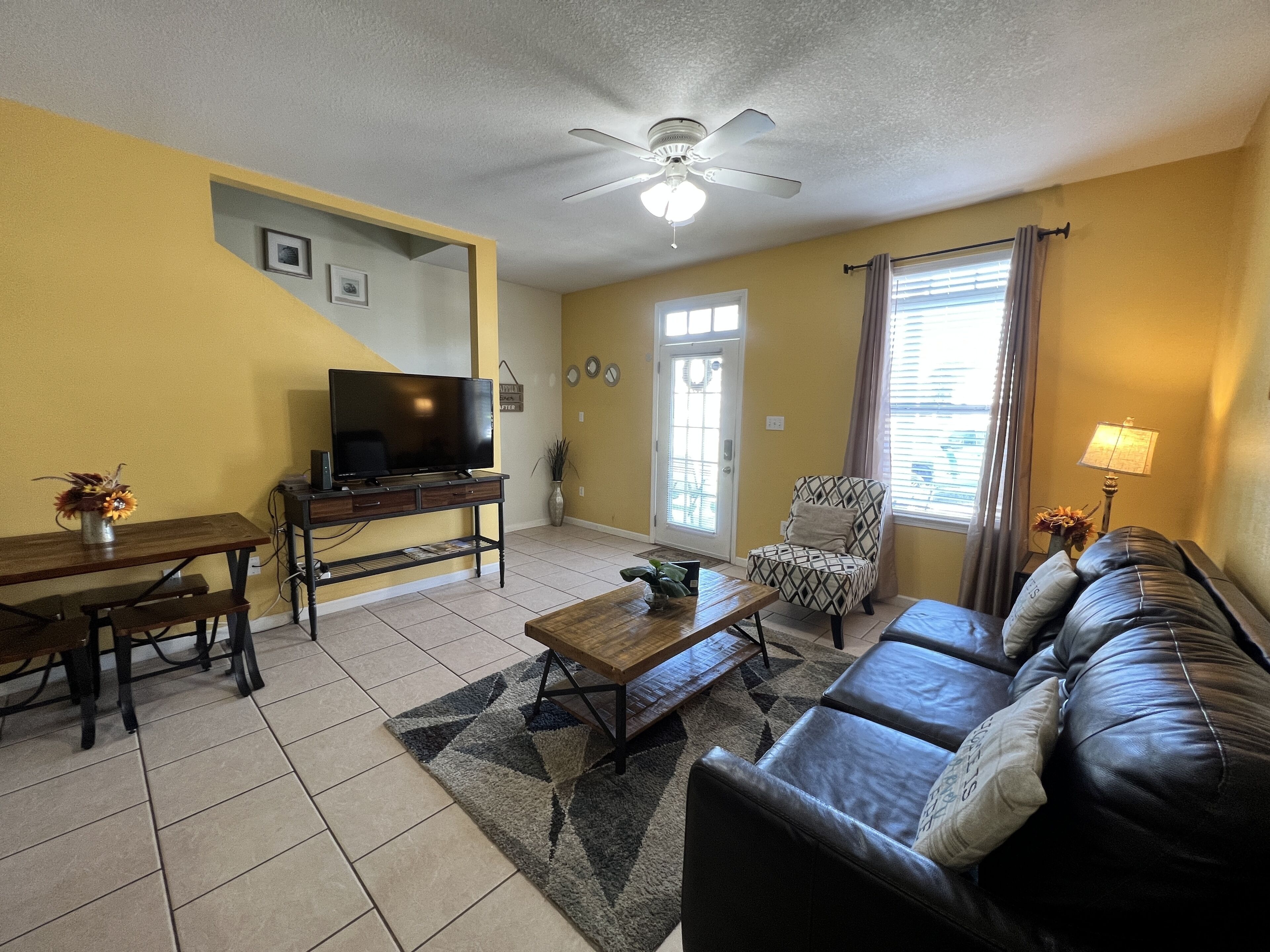 Gorgeous 3 Bedroom Townhome. Walk To The Beach. - Biloxi, MS