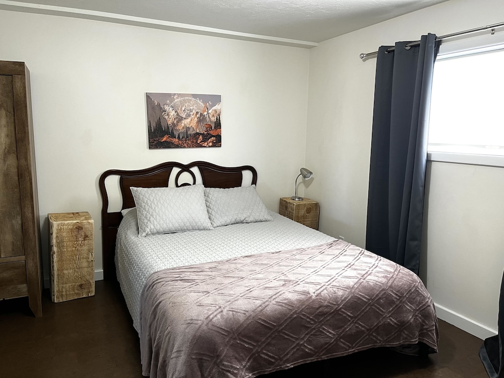Closeby Uo & Friendly Mrkt. Sleeps 6, Spacious, Private & Quiet. 1600sq Ft - Eugene, OR