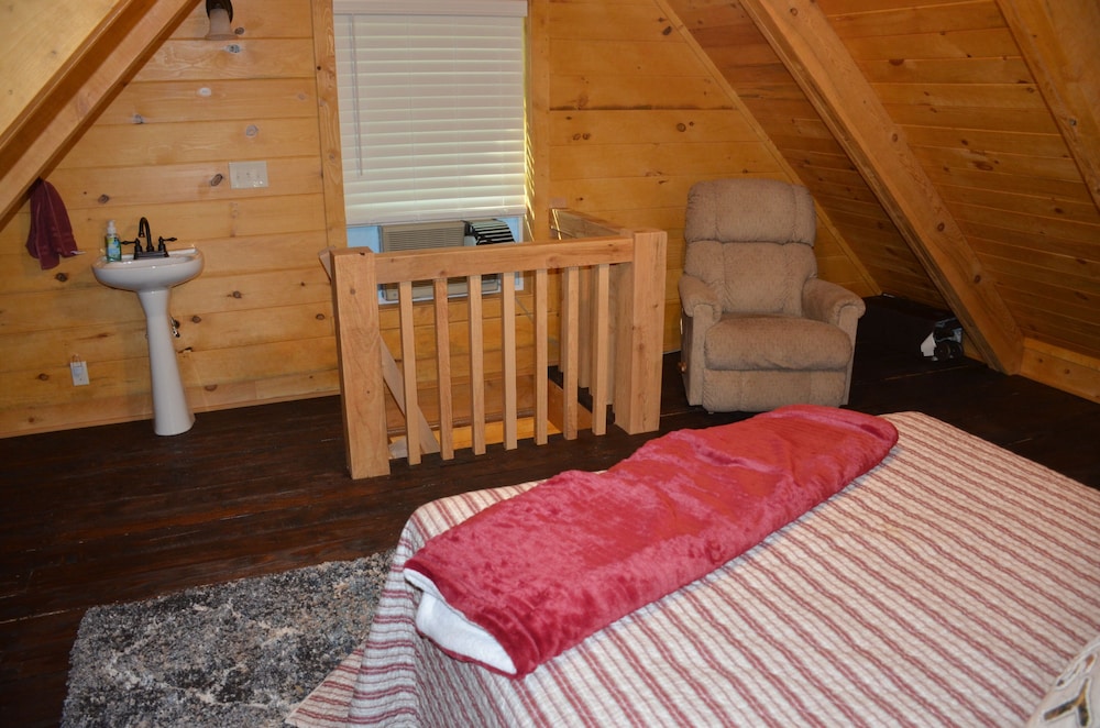 Great Location For Your Autumn Getaway!! - Lake Erie, PA