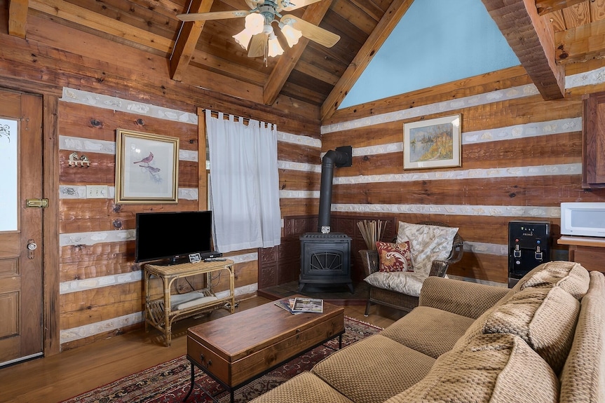 Wisteria Cabin | New Listing | Pet-friendly - Texas