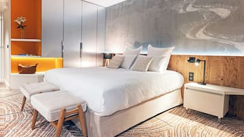 Roupas de cama premium, frigobar, cofres nos quartos