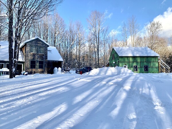 Brand New, Modern, Cozy Mountain Guest Suite - Waterbury, VT