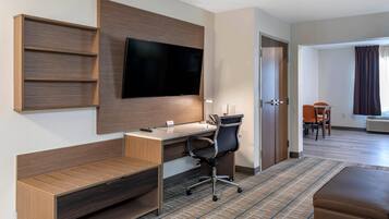 Camas de colchão pillowtop, secretária, cortinas/cortinados opacos