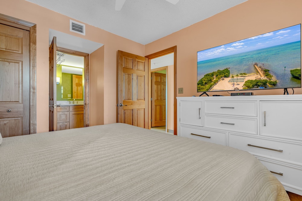 Ocean Pointe 2br Retreat Ocean View, Pool, Marina & Resort Amenities - Islamorada, FL